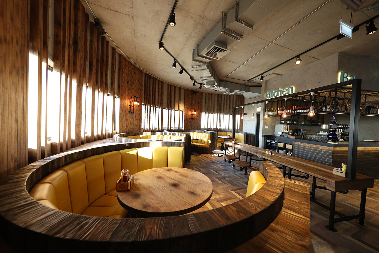 RESTAURANTS – Roadster Diner